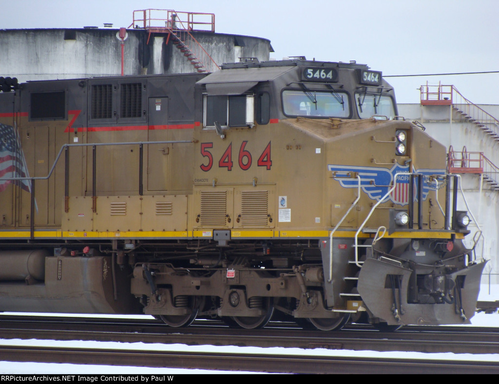 UP 5464 A nice detail shot of the cab area and front trucks etc.